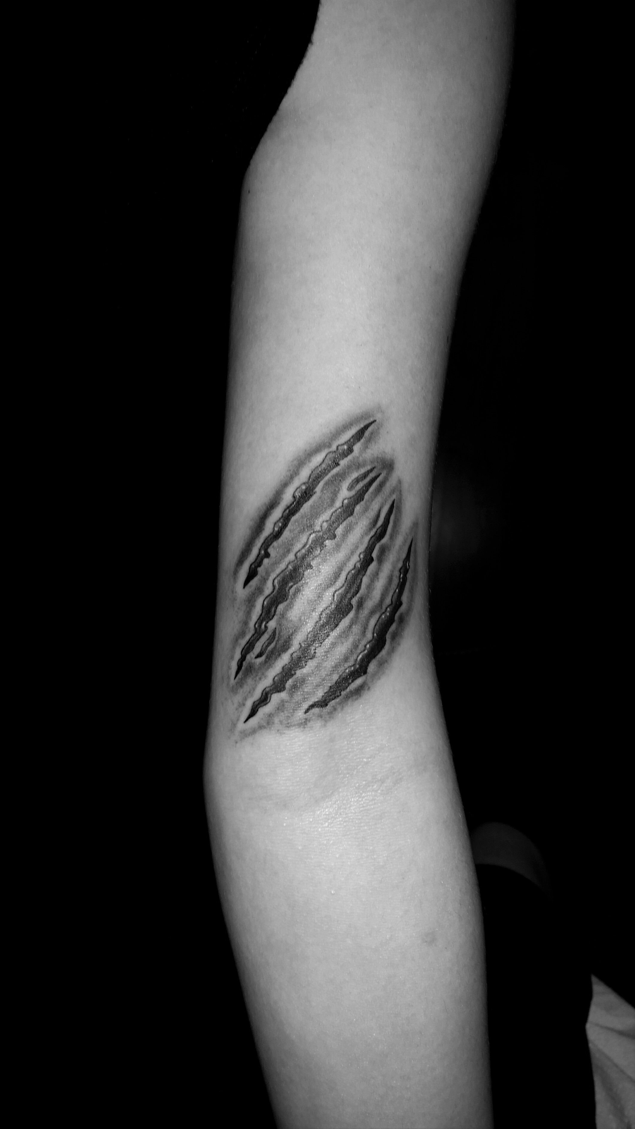 Arlene Salinas – TATTOOER